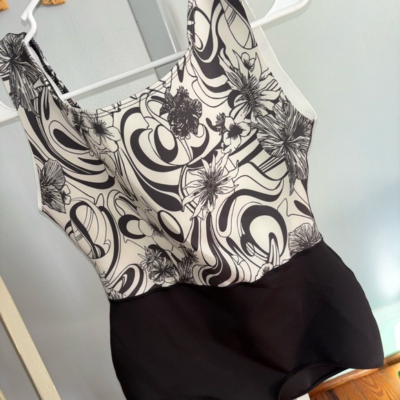 Seea | Swim | Seea Monochrome Floral Swimsuit Lido Xl | Poshmark